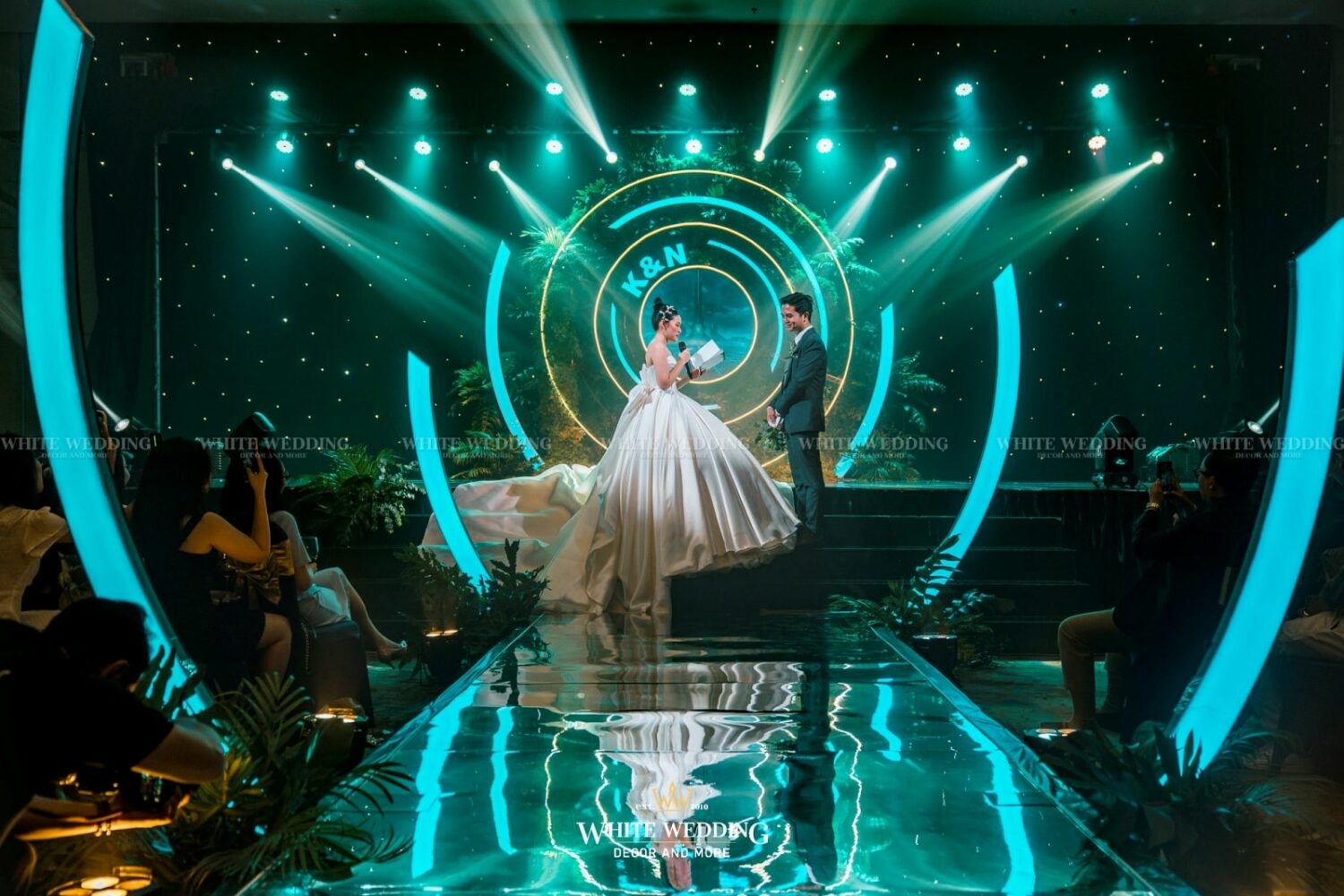 TRON: LEGACY Wedding – WHITE WEDDING Decor & More